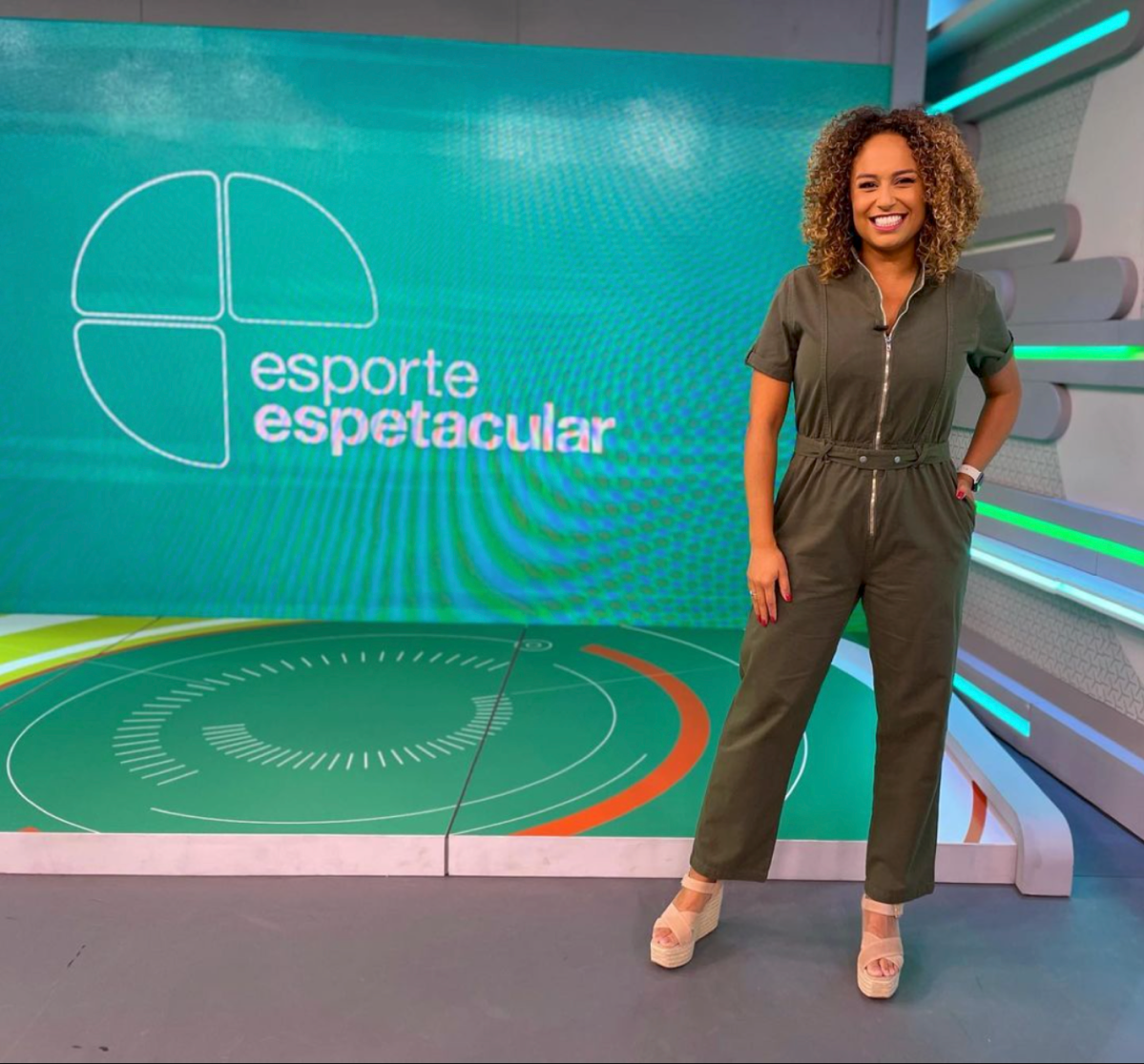 Perfil: Karine, cantora. Karine, jornalista. Karine, mulher. Karine, do ...